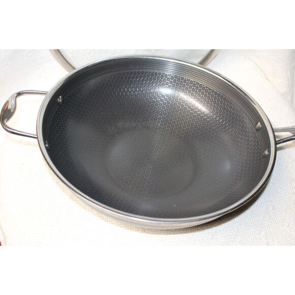Hexclad | Kitchen | Hexclad Hybrid 2 Wok With Lid Preownedplease Read ...